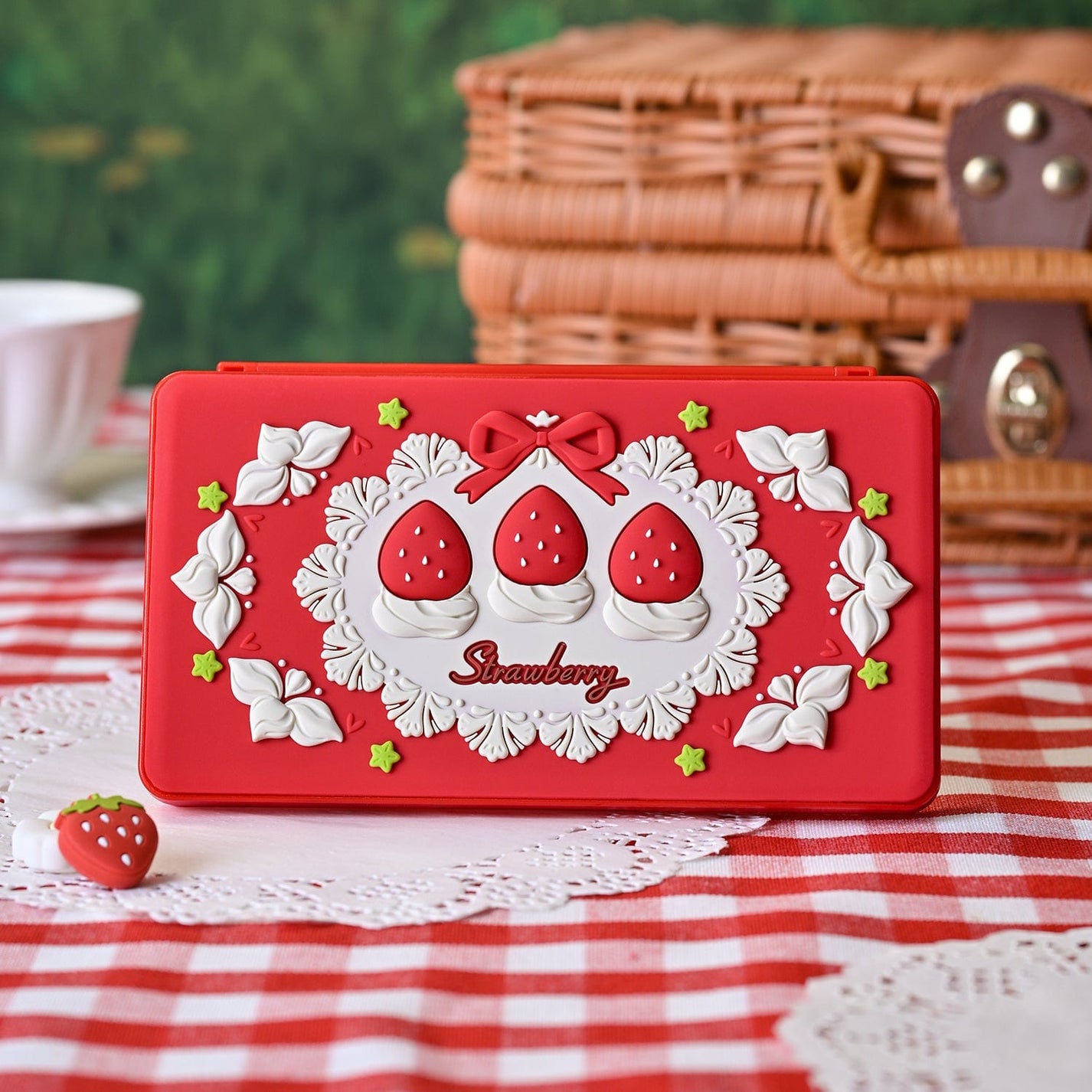 GeekShare Cream Strawberry Card Case